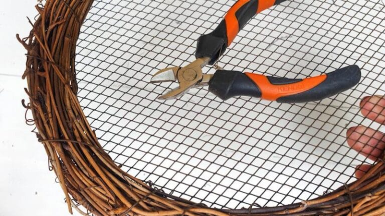 Easy Living Air Plant Vine Wreath - A Crafty Mix